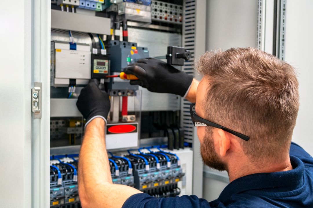 Qu'est ce qu'un électricien du bâtiment ? Fiche métier